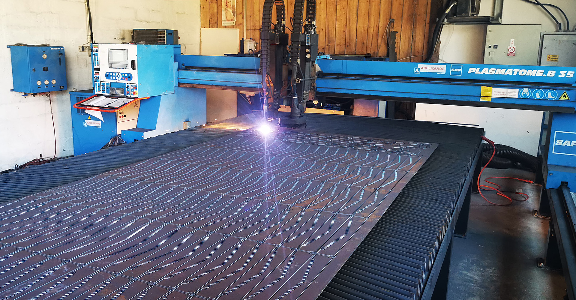 CNC plasma cutting HyperCUT PRO-2060 with SHARK 155 plasma cutting ... CNC plasma cutting HyperCUT PRO-2060 with SHARK 155 plasma cutting ...